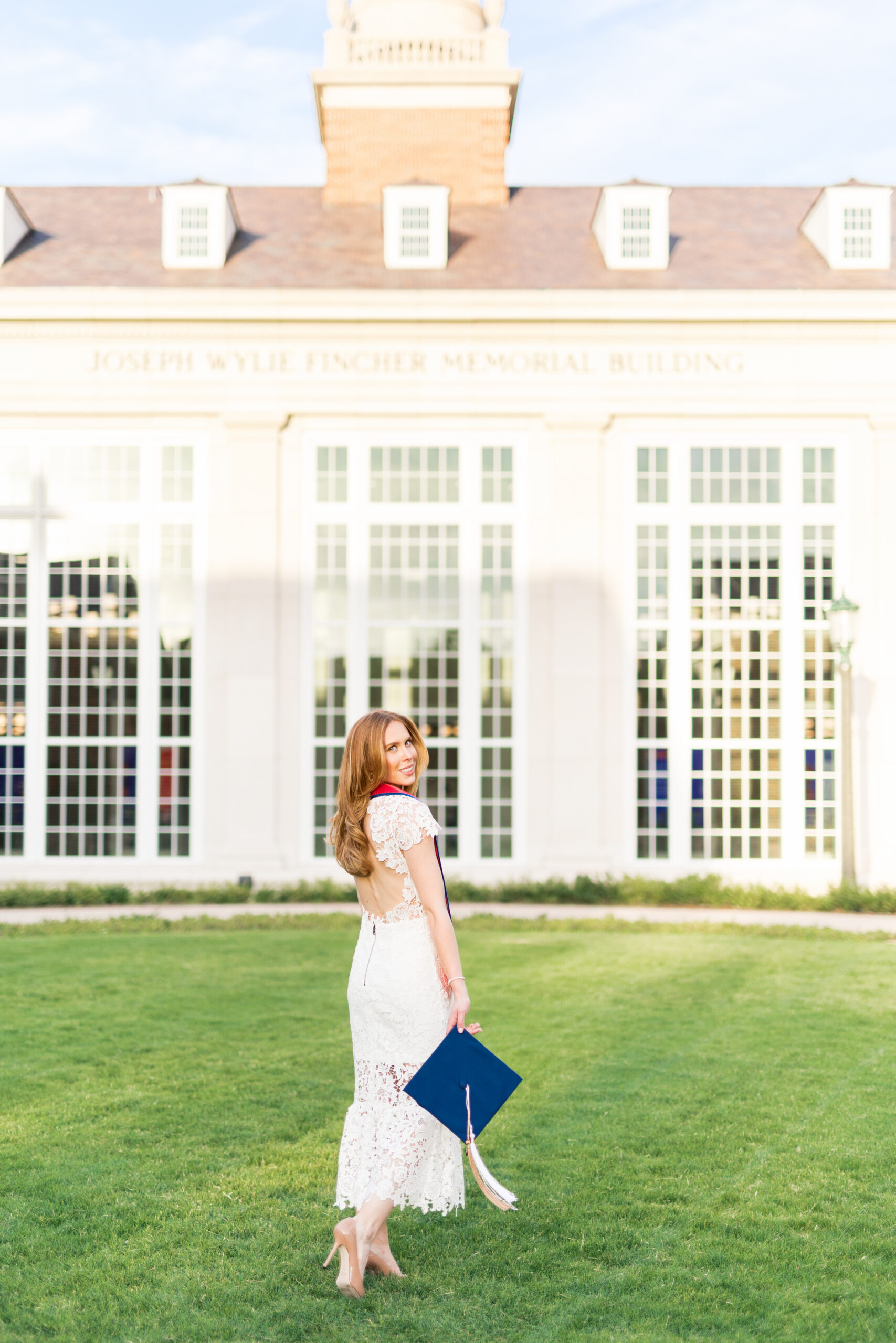 Lilly | SMU Graduation Portraits - adrienneleighphoto.com